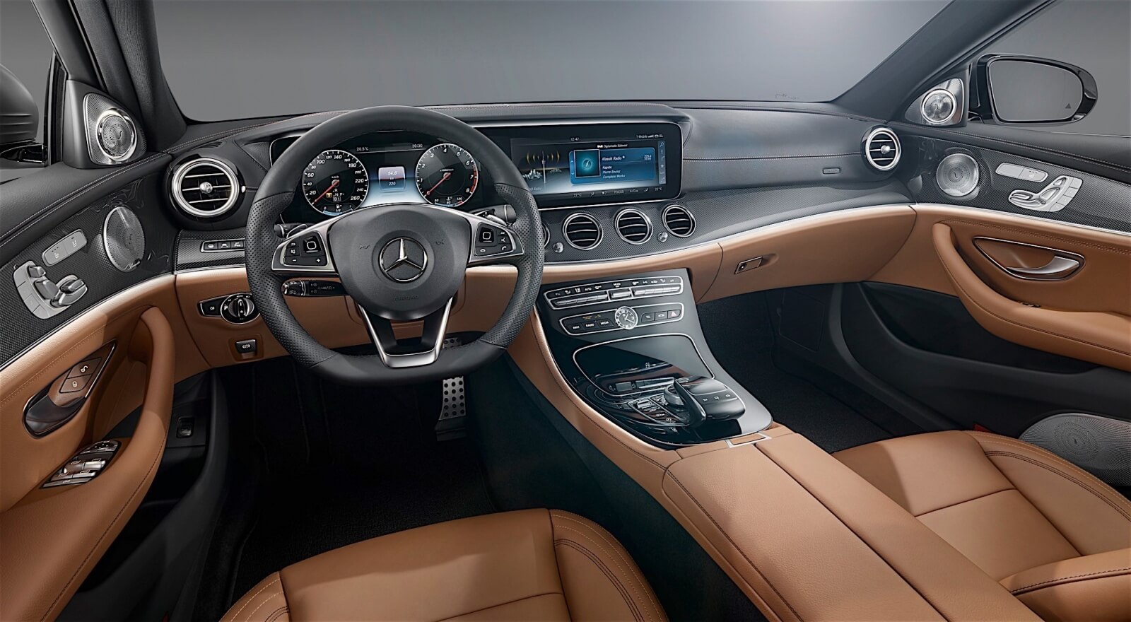 Interiorul noului Mercedes E-Class ni se dezvăluie; iată cum arată ...