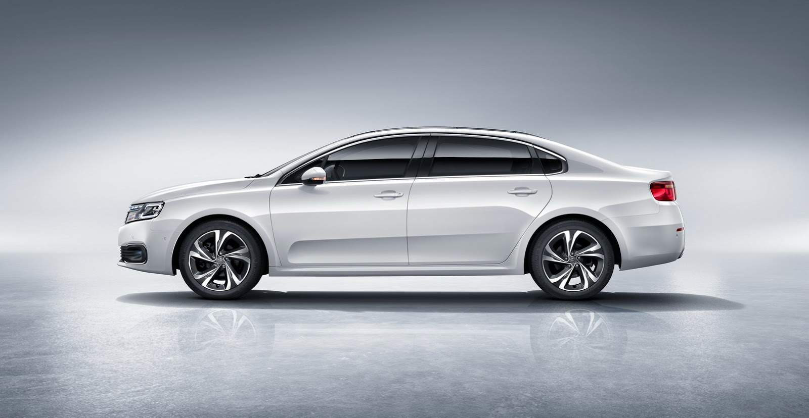 Noul Citroen C6 își face apariția în cadrul show-ului auto din Beijing ...